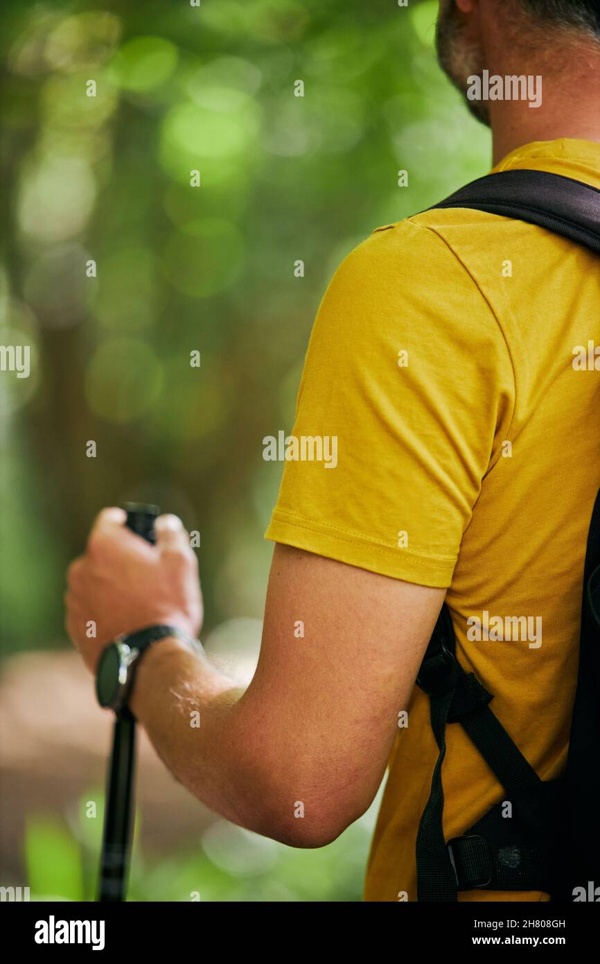 Back view traveler standing hi-res stock photography and images - Alamy