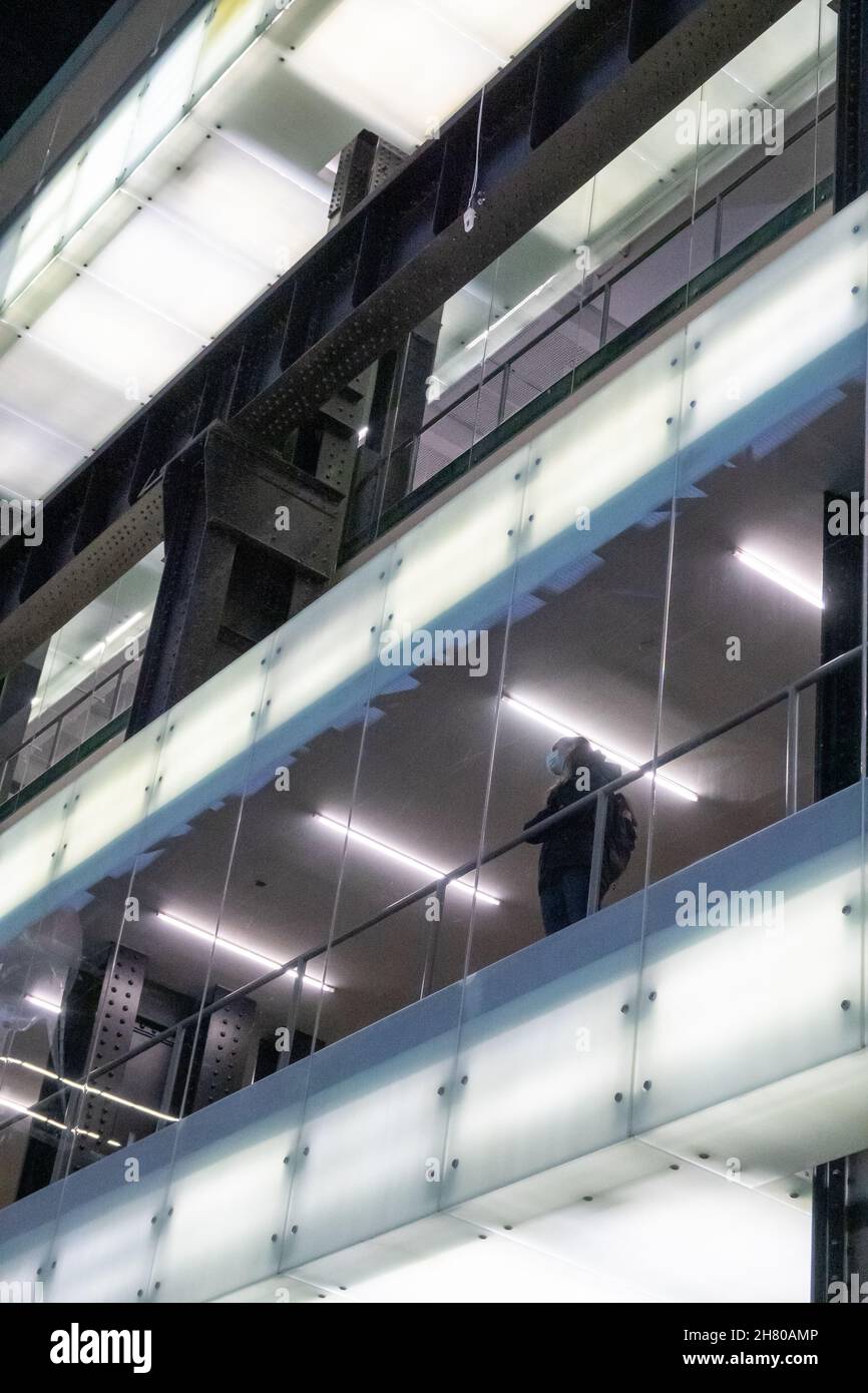 Tate modern main hall hi-res stock photography and images - Alamy