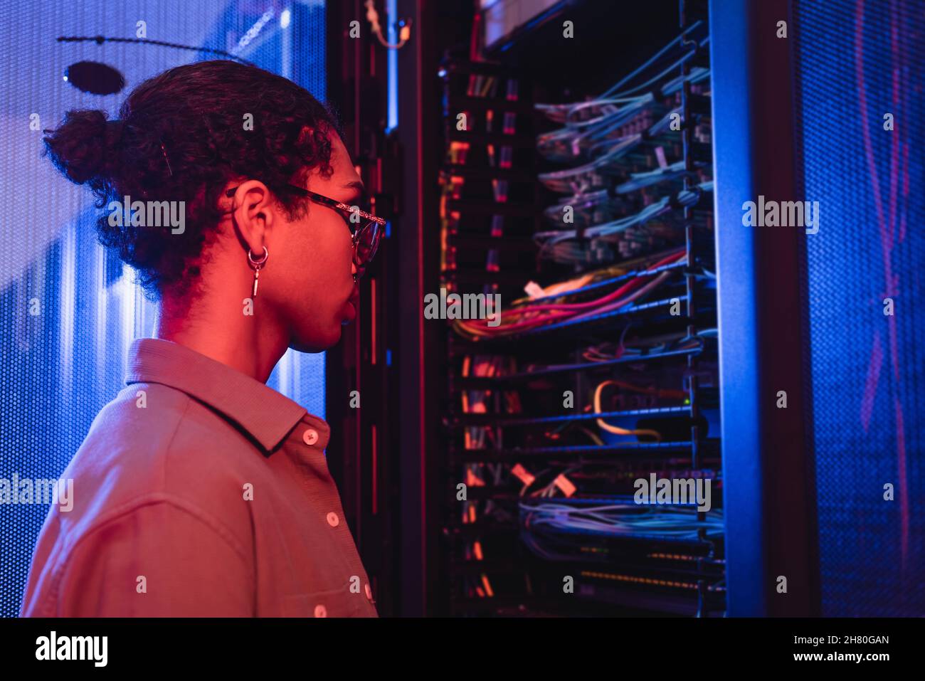 Black server wires hi-res stock photography and images - Alamy