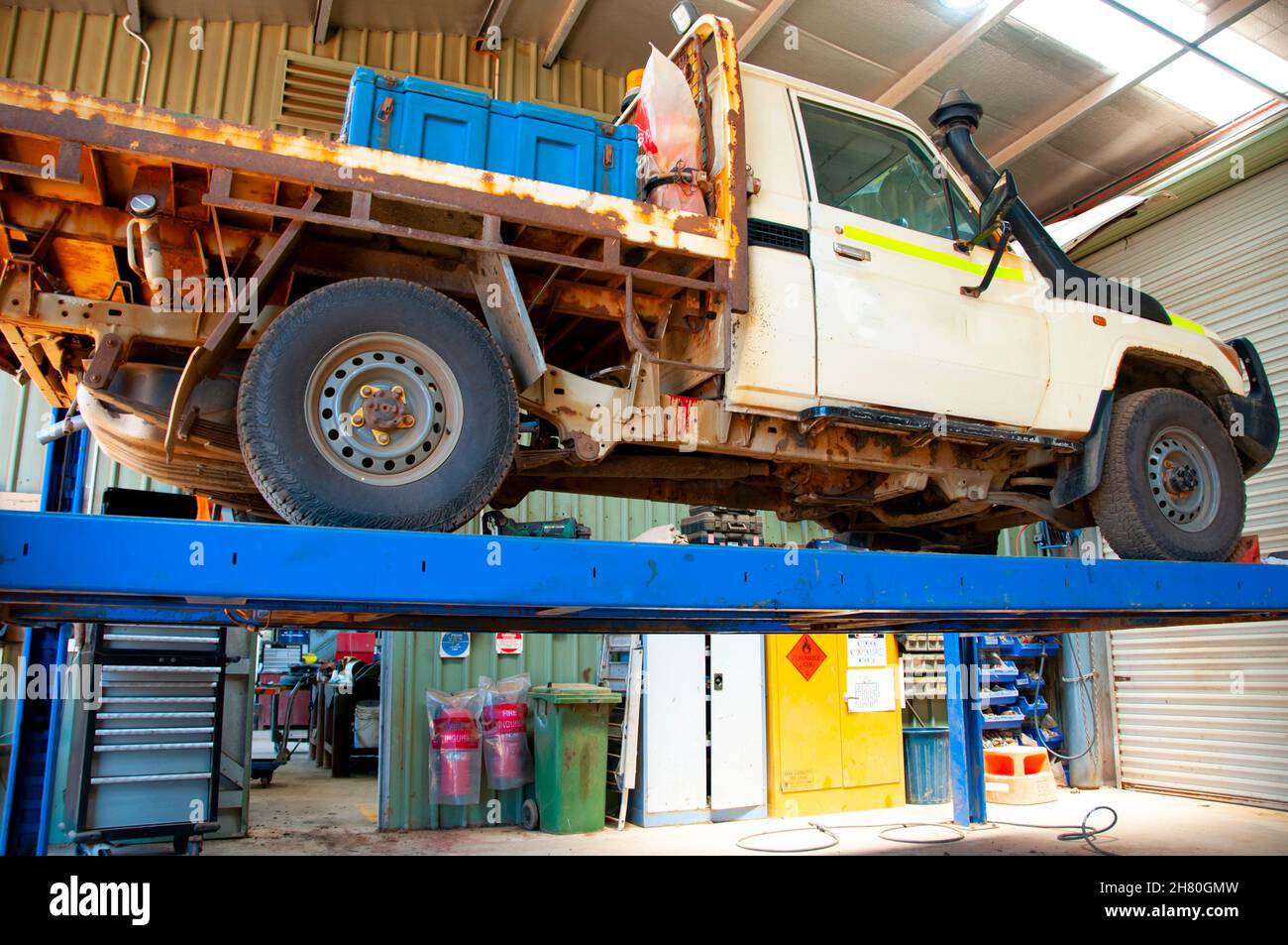 Truck workshop hi-res stock photography and images - Alamy