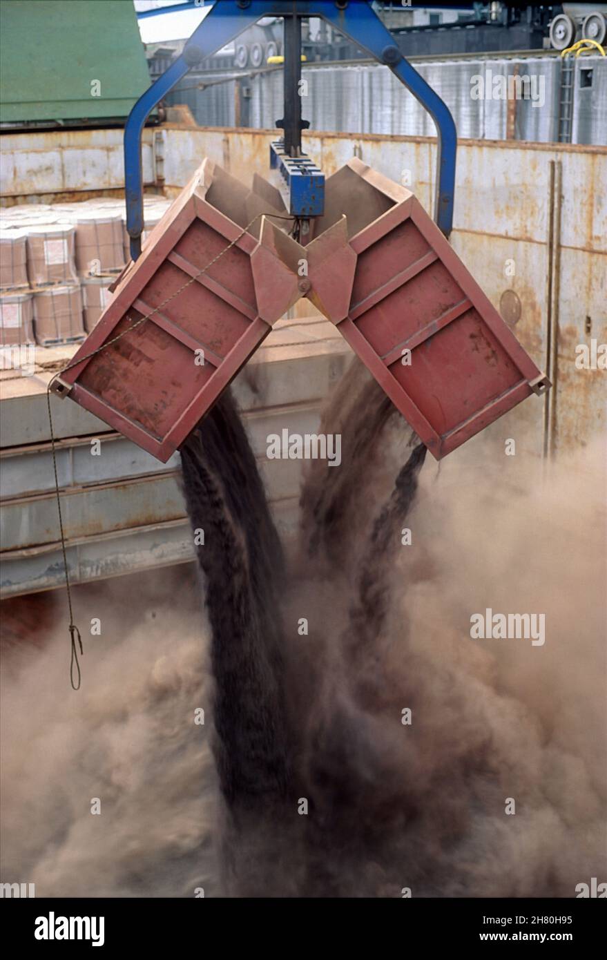 Cinder being loaded in the Port of Harburg Stock Photo - Alamy