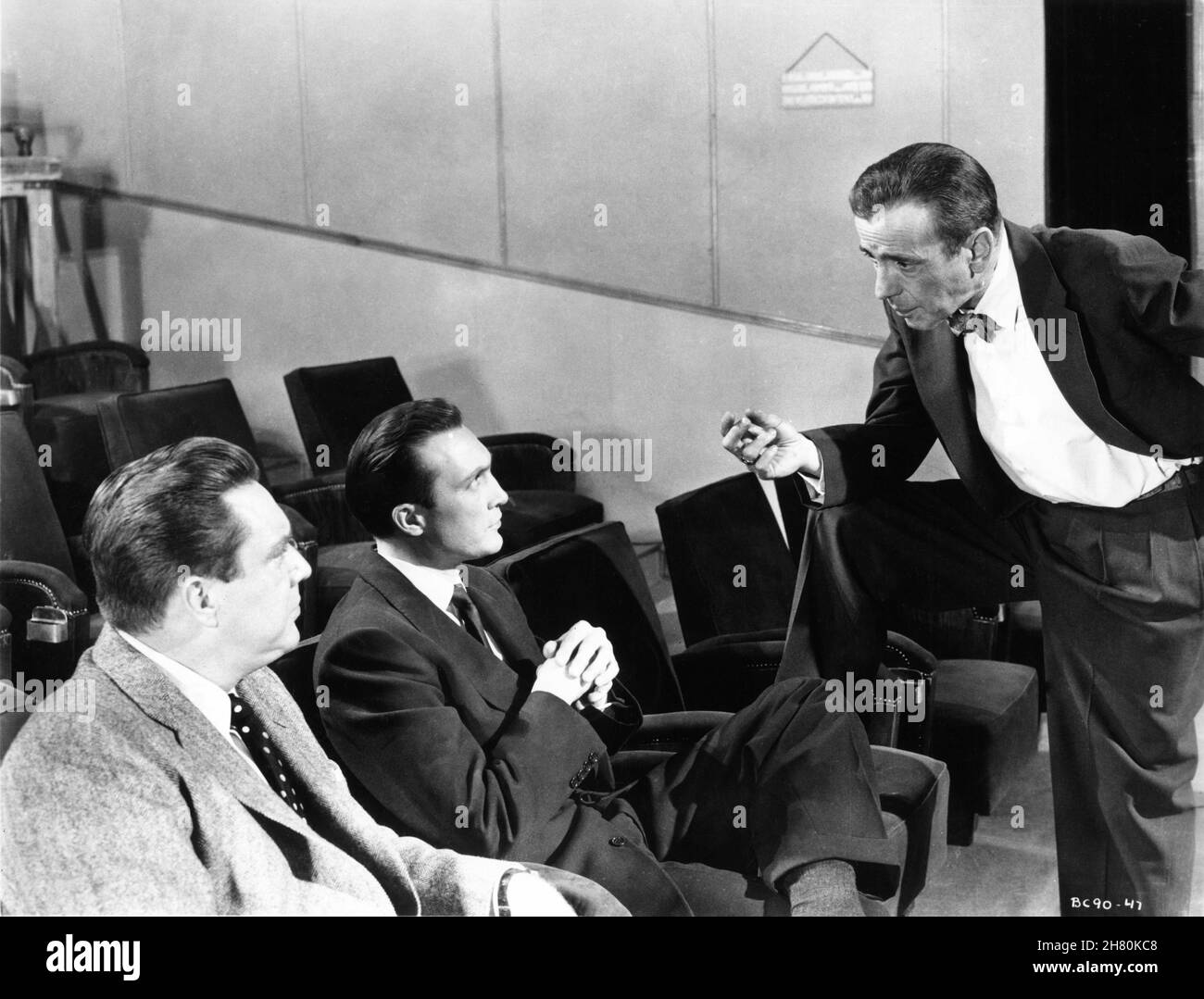 EDMOND O'BRIEN WARREN STEVENS and HUMPHREY BOGART in THE BAREFOOT ...