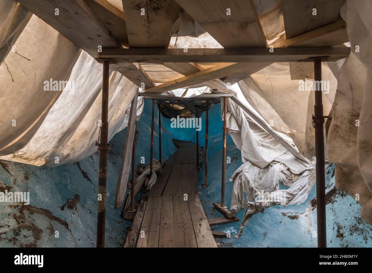 Cave scaffolding hi-res stock photography and images - Alamy