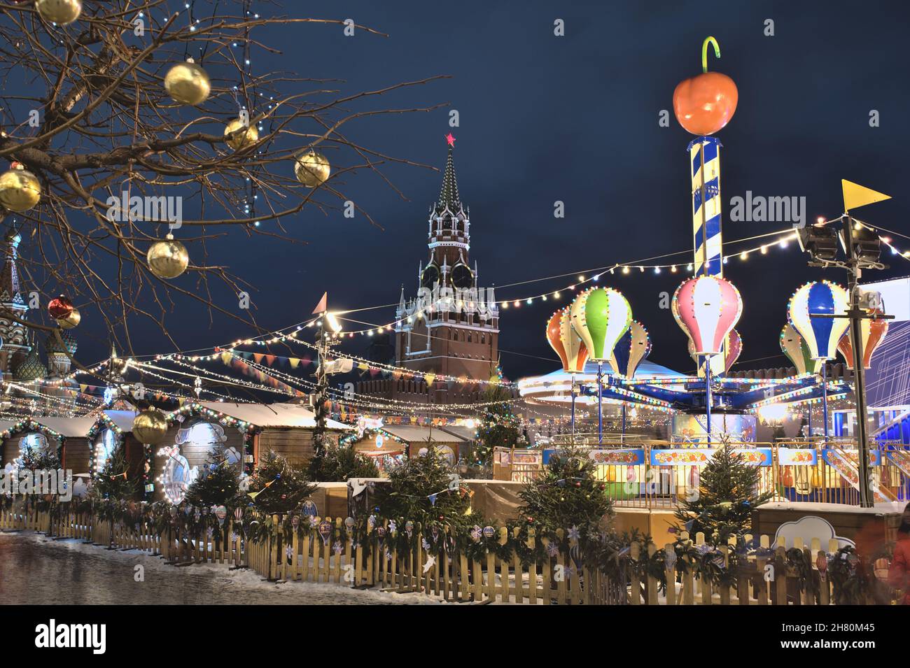 Christmas market near the Kremlin in Moscow Stock Photo - Alamy