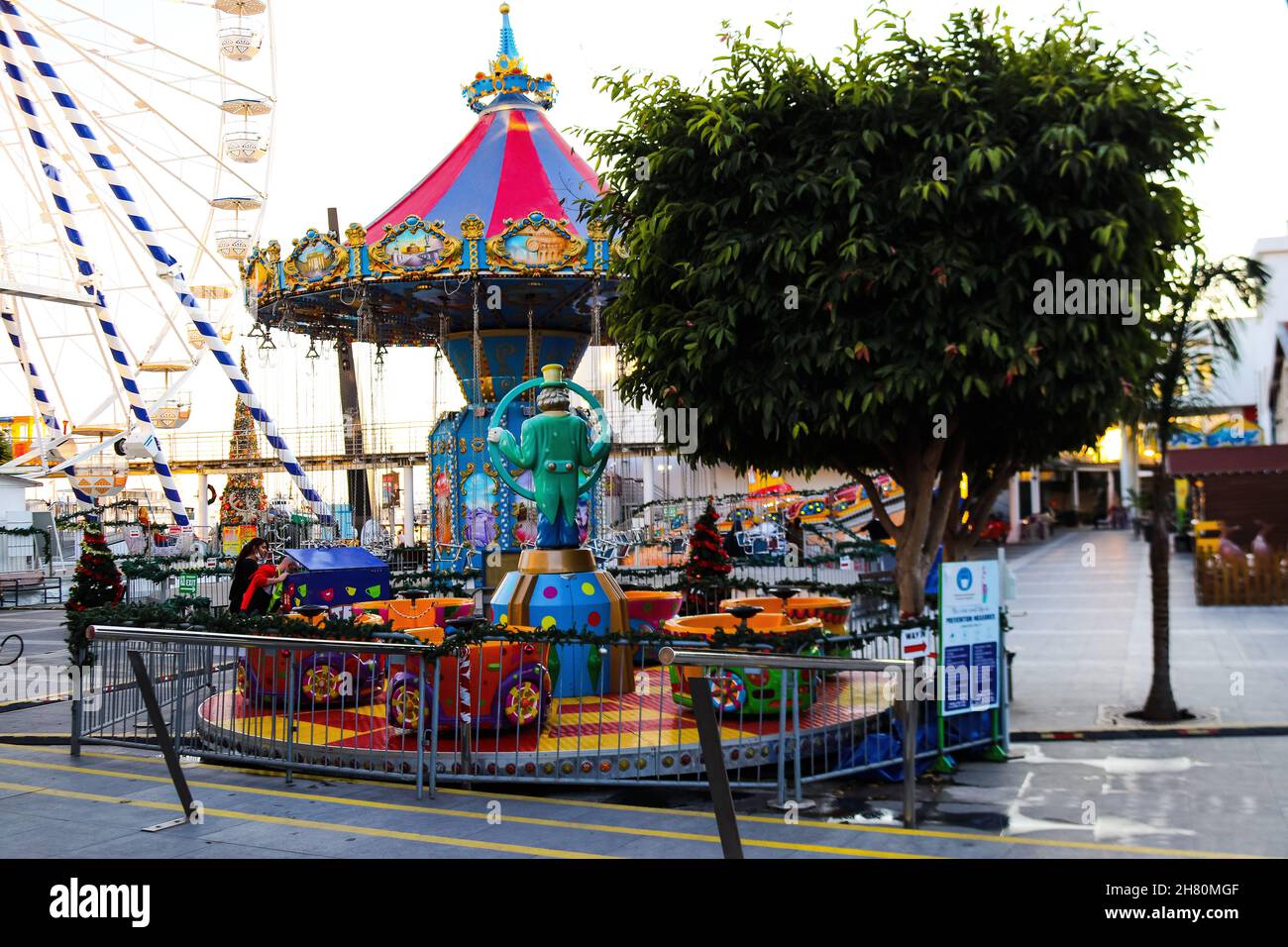 Yo yo ride amusement park hi-res stock photography and images - Alamy