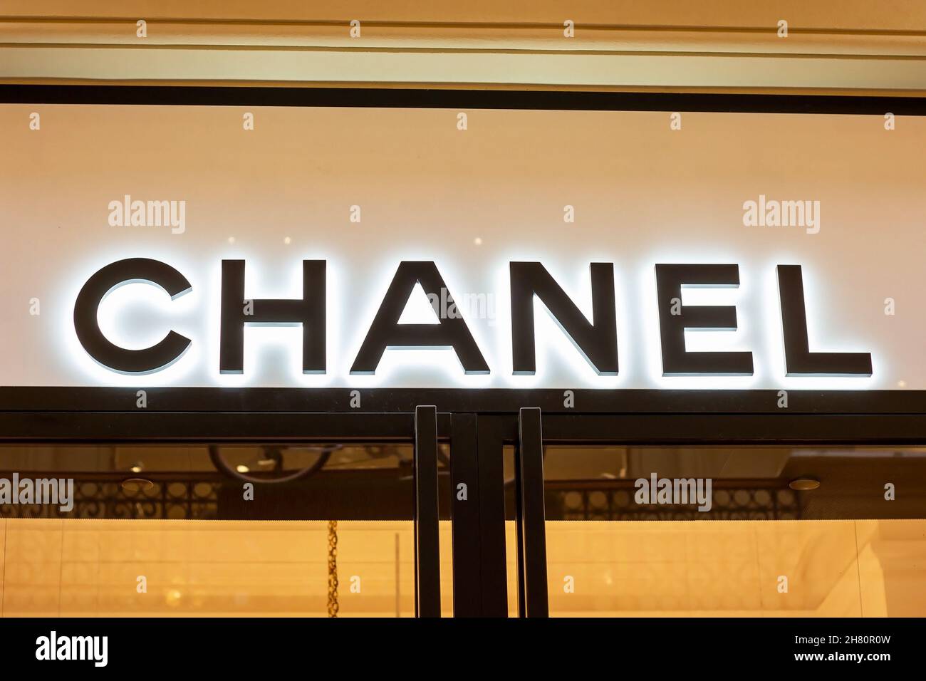 MOSCOW, RUSSIA - AUGUST 10, 2021: Chanel brand retail shop logo ...