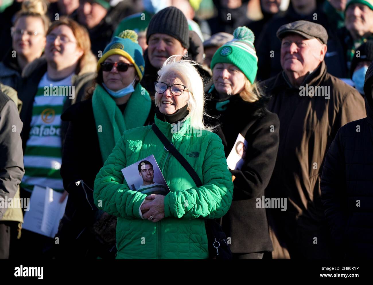 Mourners line the street during the funeral service of former Celtic ...