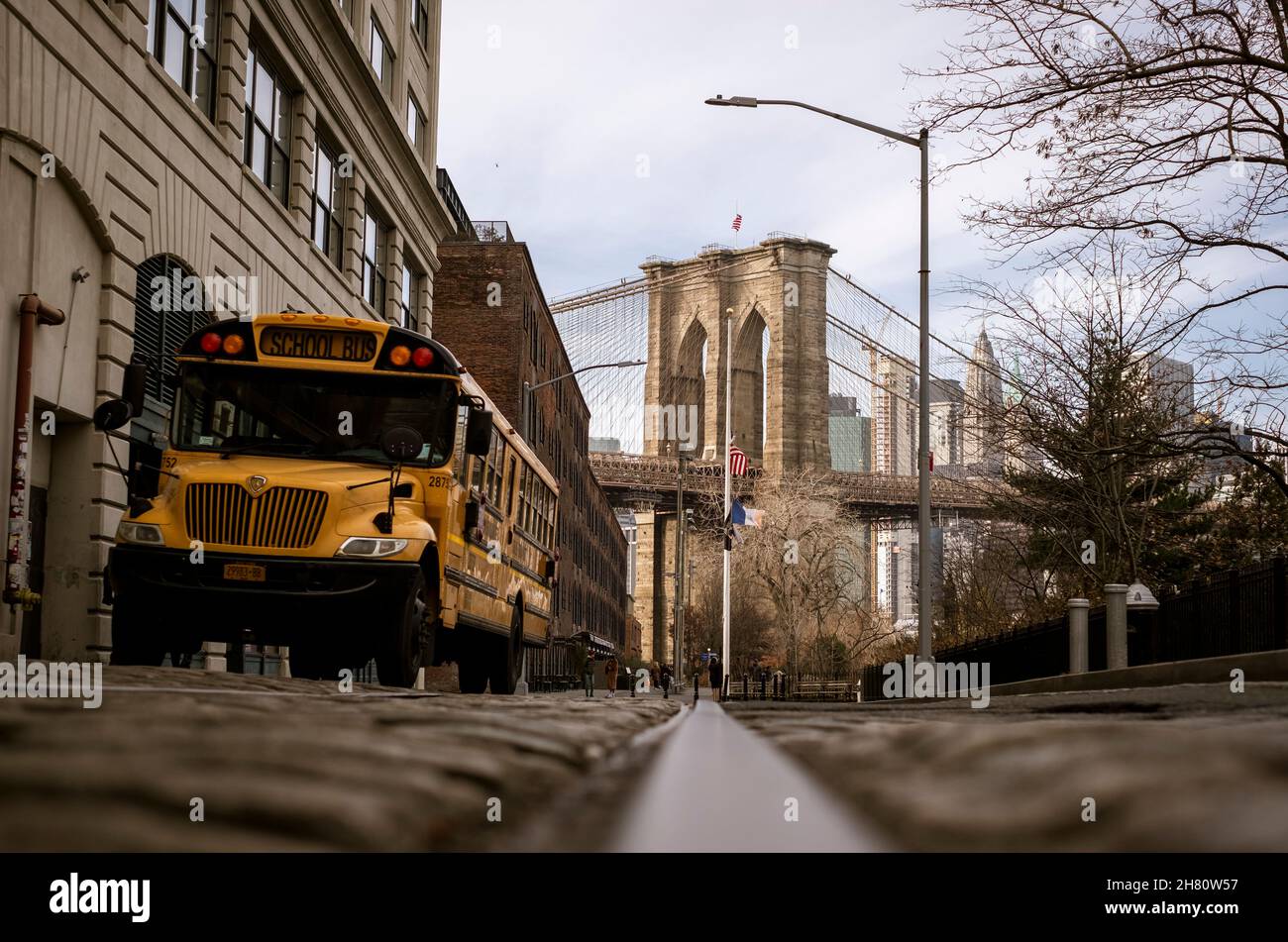 New York USA School Bus Brooklyn Bridge Dumbo Stock Photo - Alamy