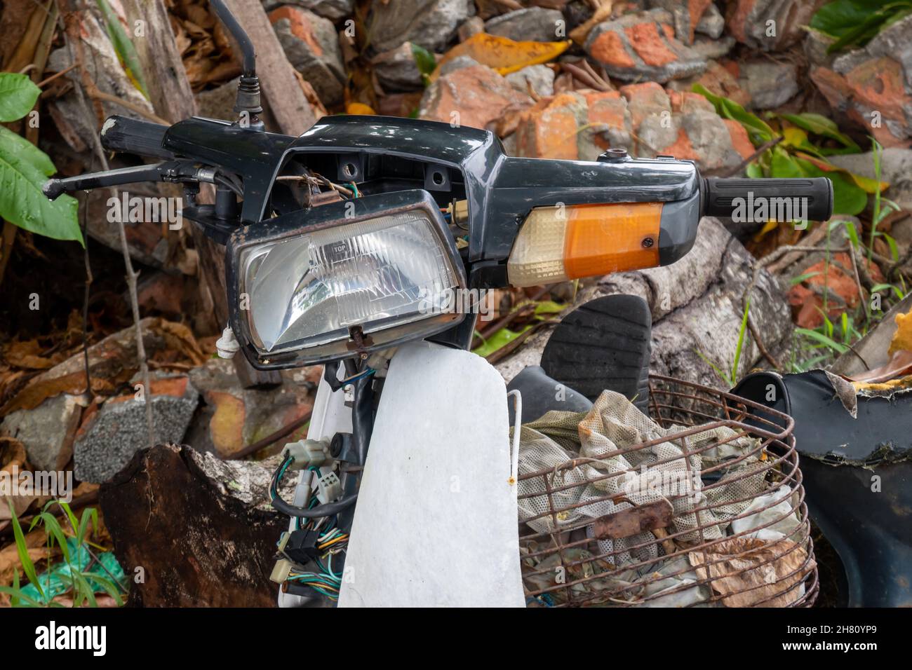 Broken motorcycle part hi-res stock photography and images - Alamy