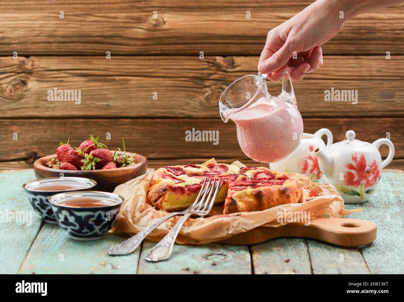 Pouring cream sauce hi-res stock photography and images - Alamy