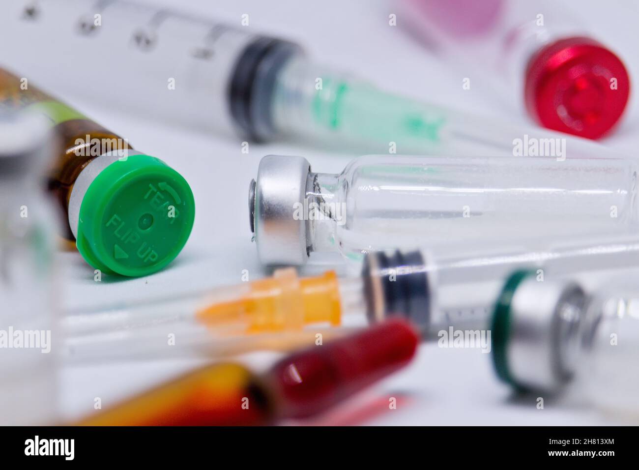 Syringe and vials of injectable drugs Stock Photo - Alamy