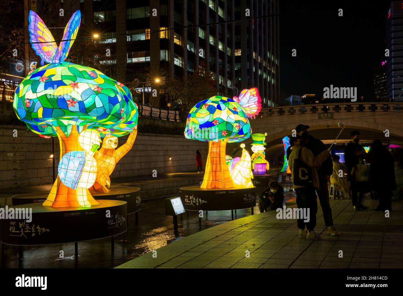 Seoul, South Korea. 26th Nov, 2021. Visitors take selfies with lanterns ...