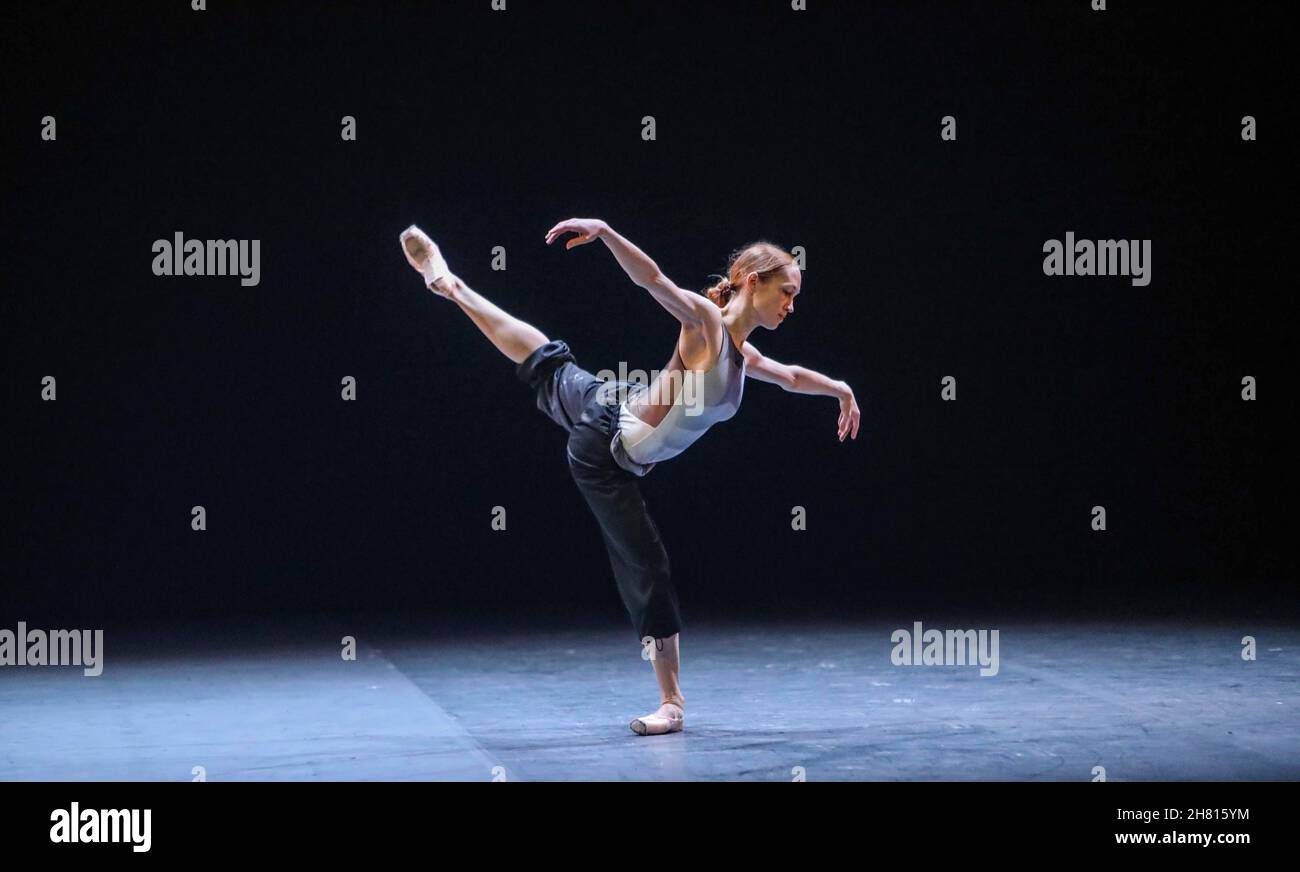 English choreographers hi-res stock photography and images - Alamy