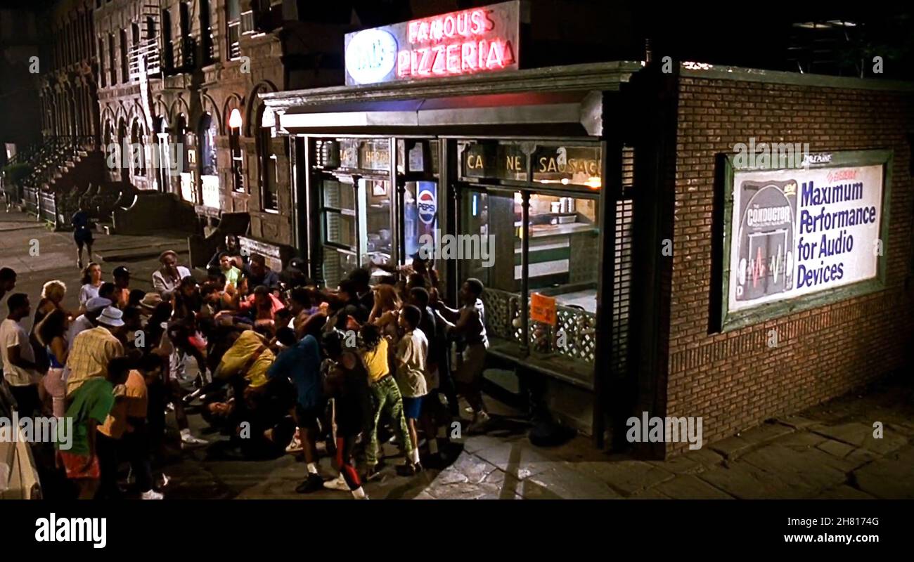 USA. A scene from the (C)Universal Pictures film : Do the Right Thing ...