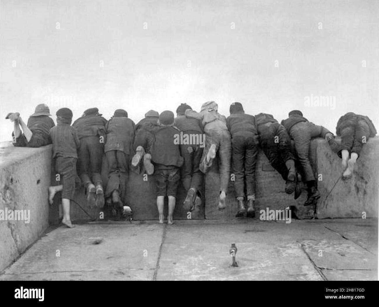 Frank sutcliffe hi-res stock photography and images - Alamy