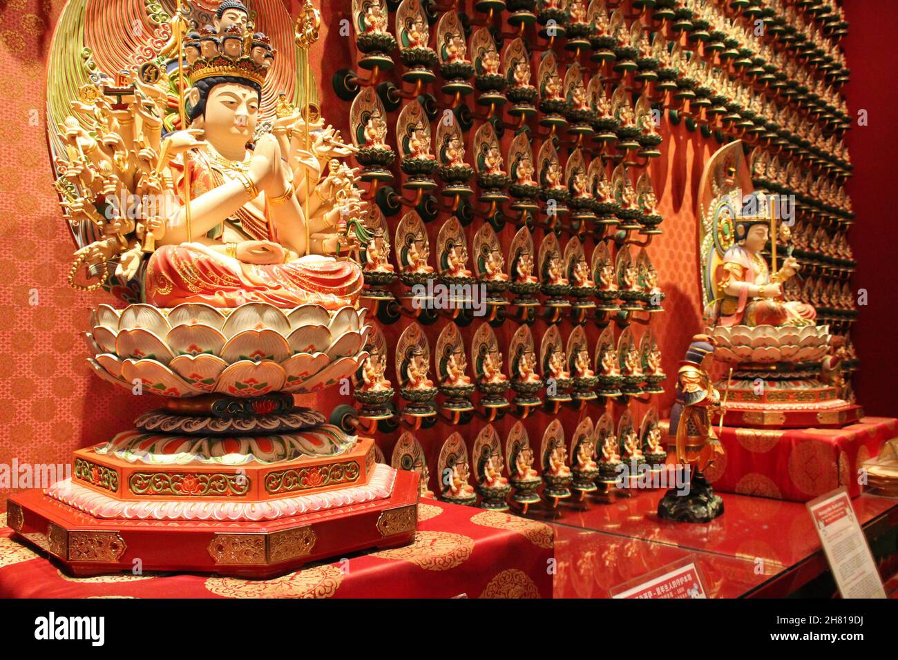 buddhist temple (buddha tooth relic) in singapore Stock Photo - Alamy