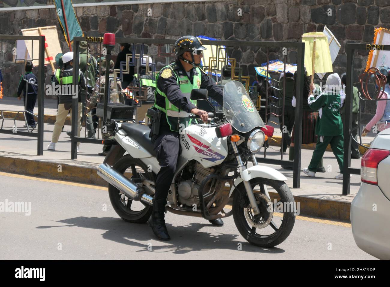 Policeman cusco peru hi-res stock photography and images - Alamy