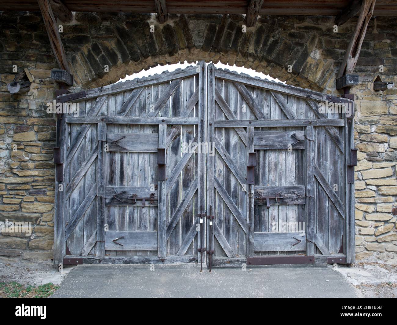 Front view of old textured gates of a stone building Stock Photo - Alamy