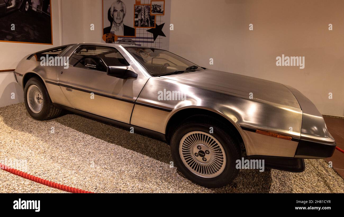 Delorean logo hi-res stock photography and images - Alamy