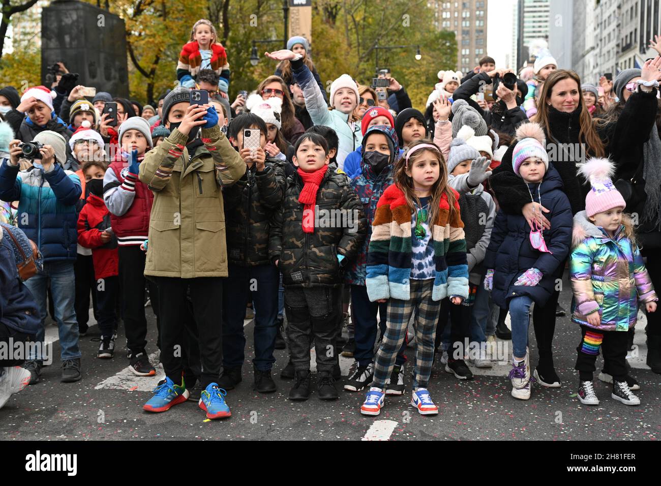 Spectators watch the 95th Annual Macy's Thanksgiving Day Parade on ...