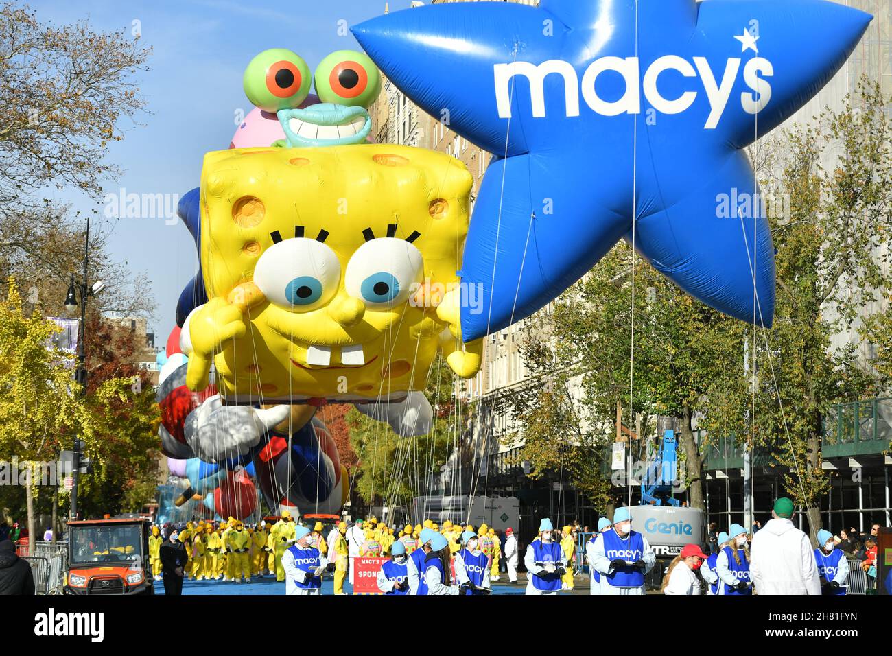 “SpongeBob SquarePants & Gary” balloon at the 95th Annual Macy's ...