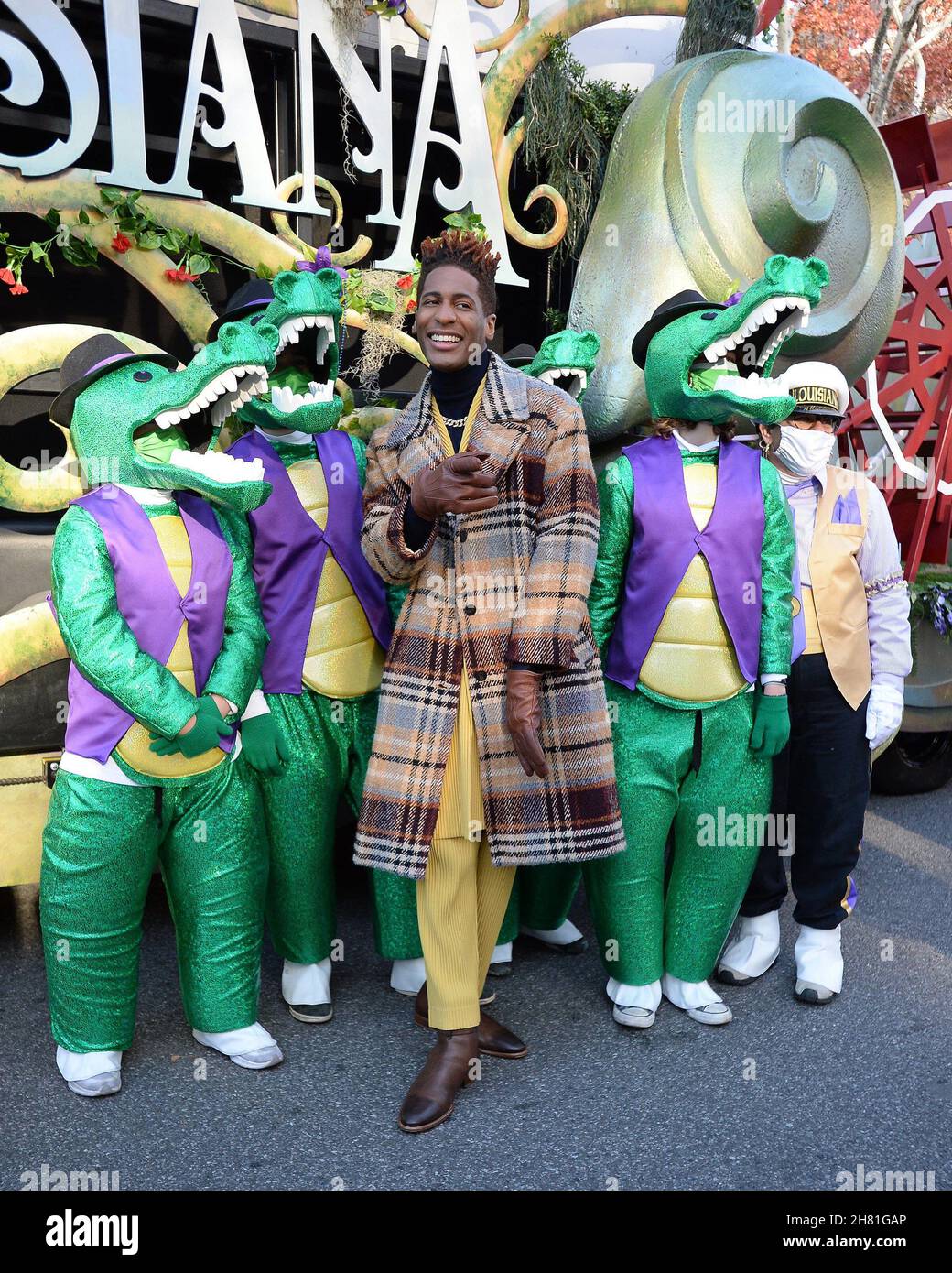 New York, NY, USA. 25th Nov, 2021. Jon Batiste out and about for 95th ...