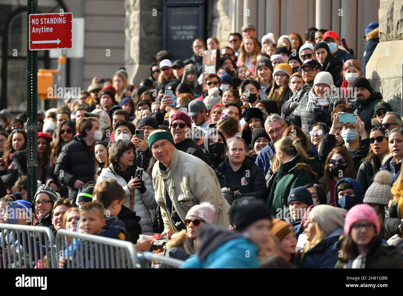 Spectators watch the 95th Annual Macy's Thanksgiving Day Parade on ...