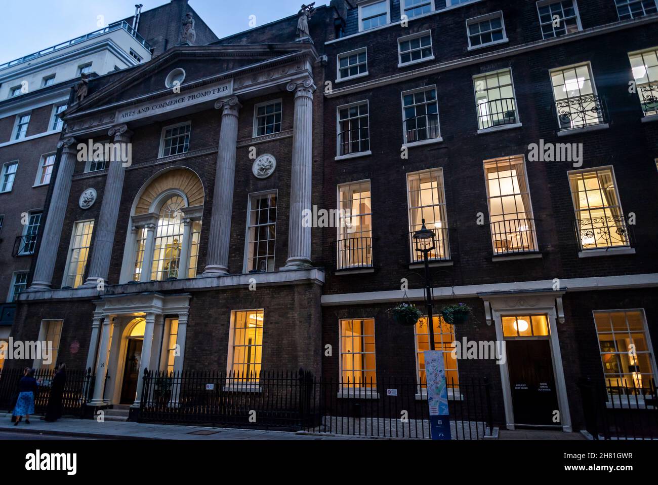 Facade royal society of arts hi-res stock photography and images - Alamy