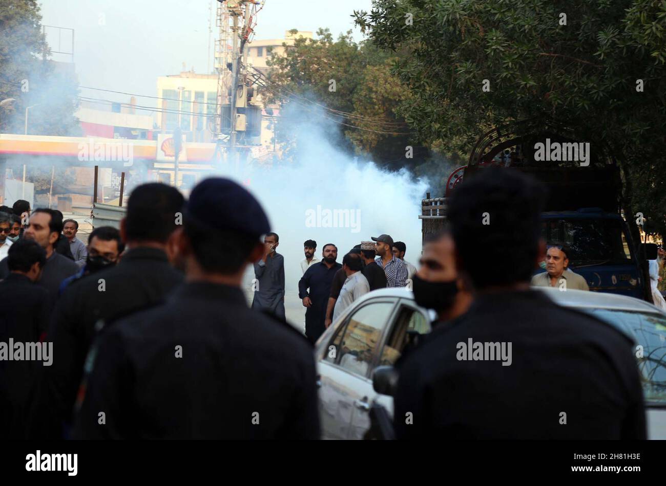 Hyderabad, Pakistan. 26th Nov, 2021. Security officials are restore ...