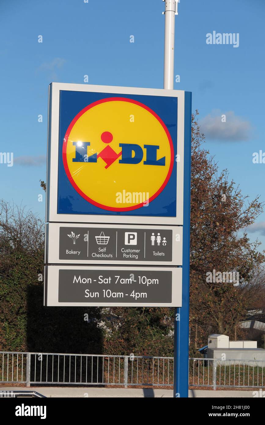 Signage at lidl hi-res stock photography and images - Alamy