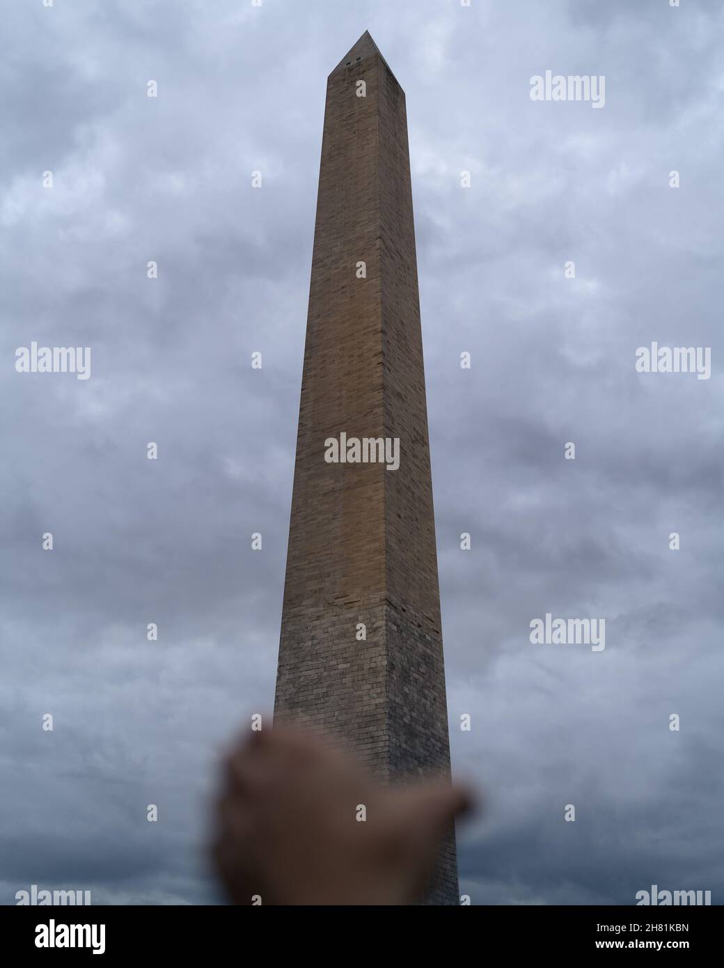 Washington monument in hand hi-res stock photography and images - Alamy