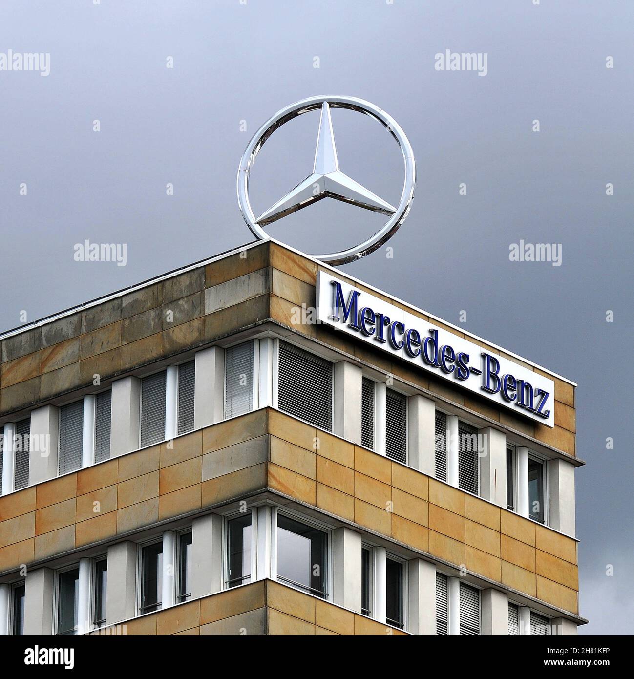 Logo mercedes benz automobile hi-res stock photography and images - Alamy