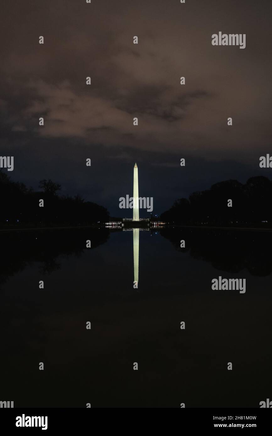 Reflecting pool at night hi-res stock photography and images - Alamy