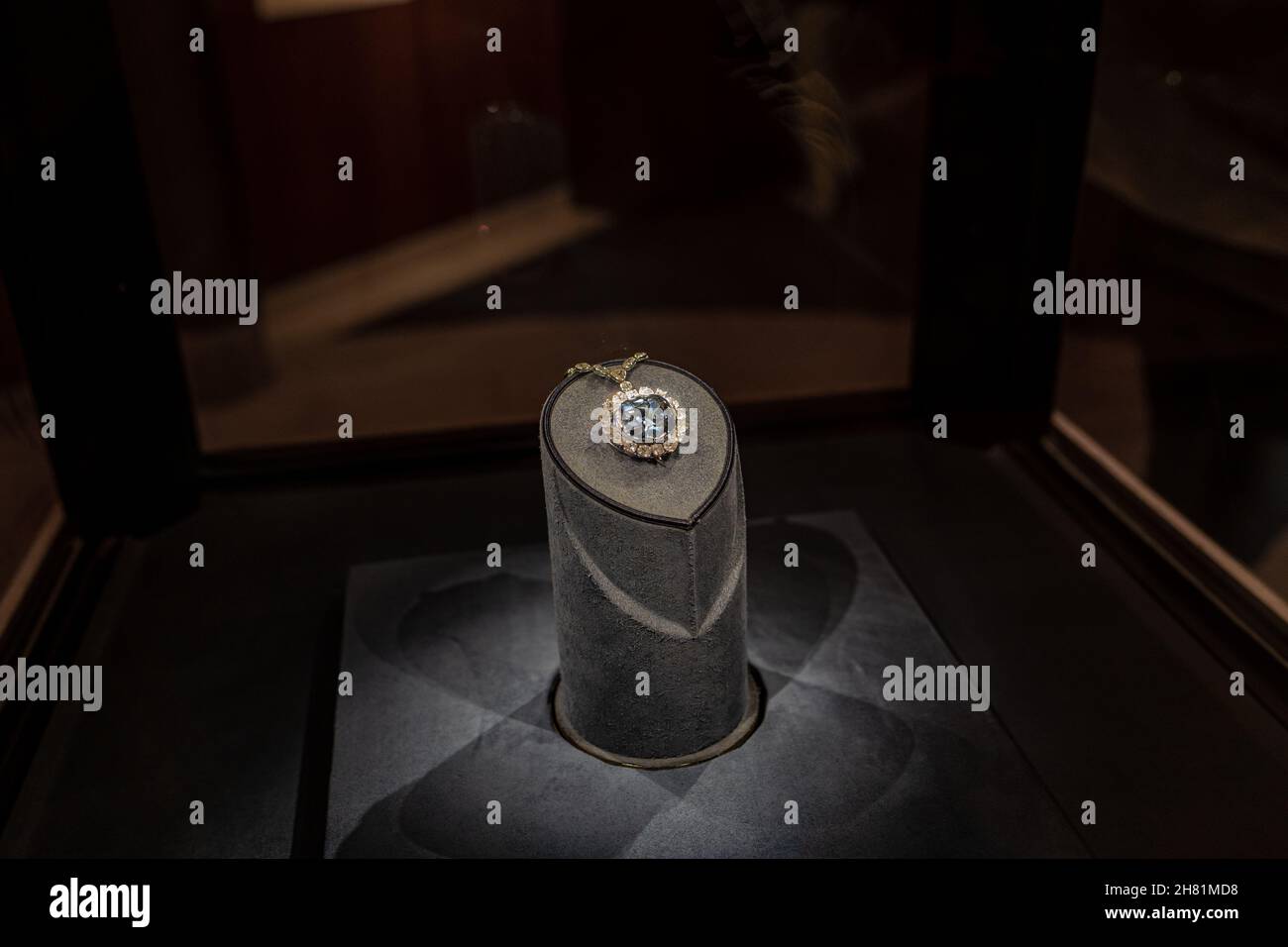 Hope Diamond Gem Jewelry in Smithsonian Museum Stock Photo - Alamy