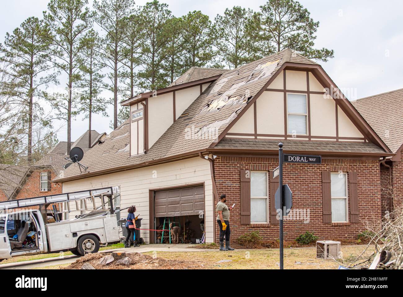 Tornado wind house hi-res stock photography and images - Alamy
