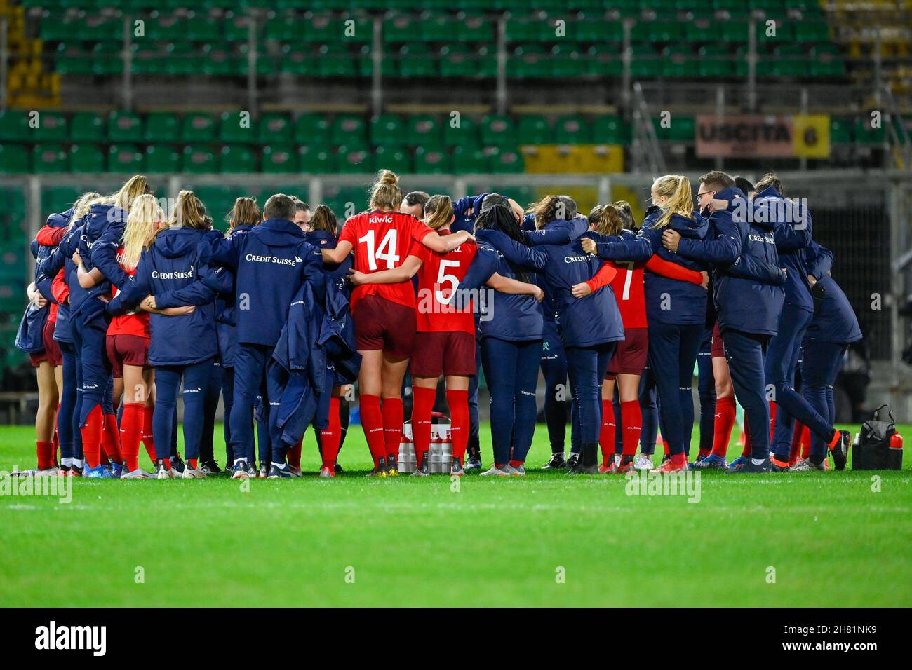 Team Switzerland celebrate the victory at the end of the UEFA womens ...