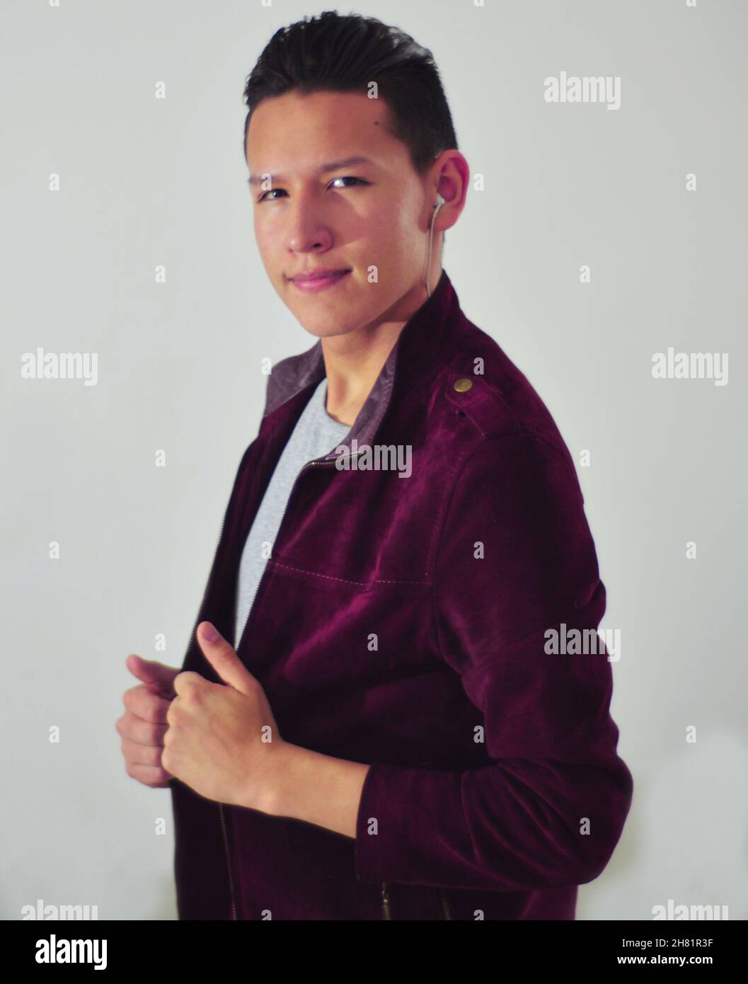 Native american male model hi-res stock photography and images - Alamy