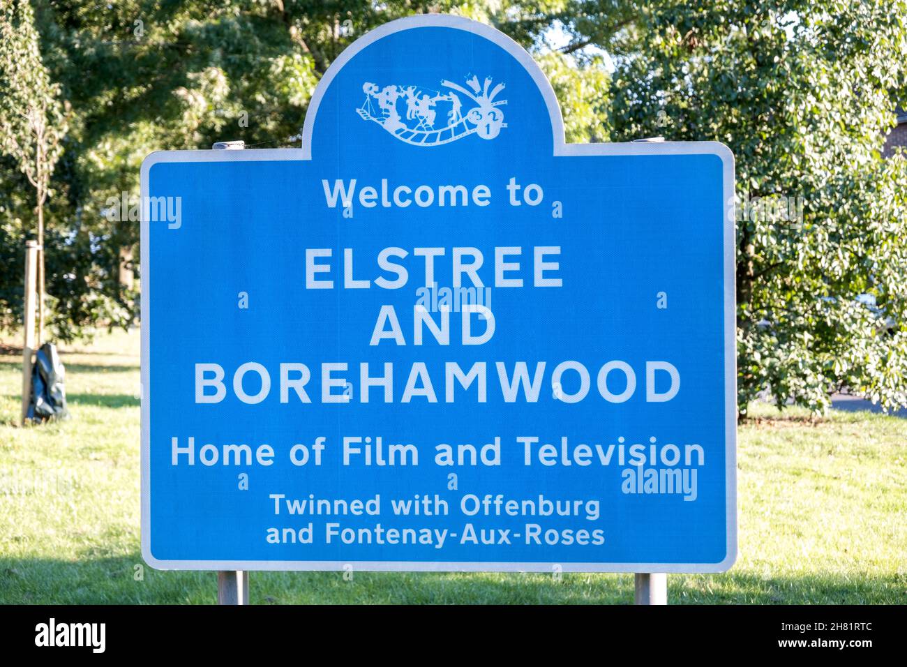 Roadside sign - "Welcome to Elstree And Borehamwood", Borehamwood ...
