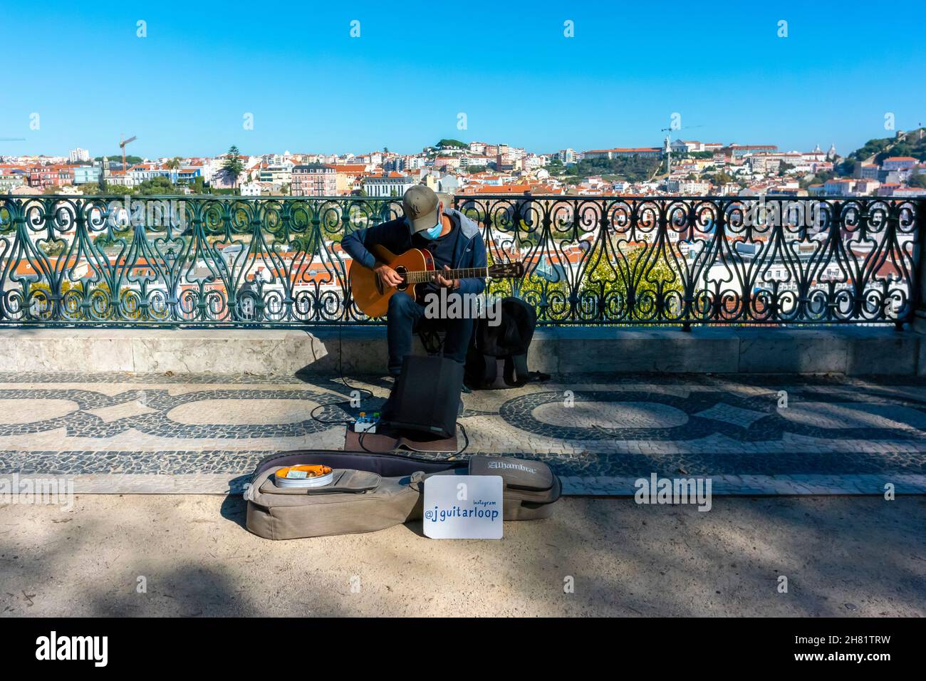 Musician from traveling guitar hi-res stock photography and images - Alamy