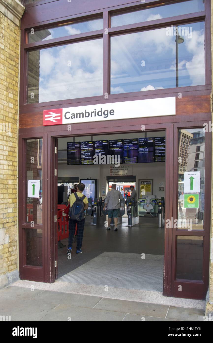 CAMBRIDGE, UNITED KINGDOM - Sep 18, 2021: A vertical shot of Cambridge ...