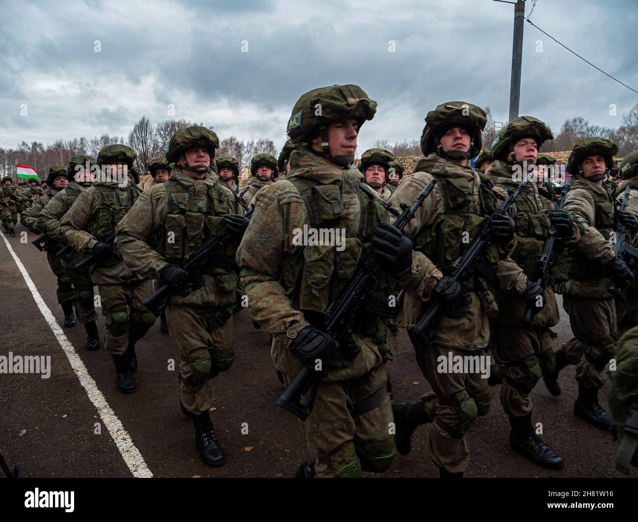 Kazan, Russia. 08 November 2021. Special forces soldiers with rifle in ...