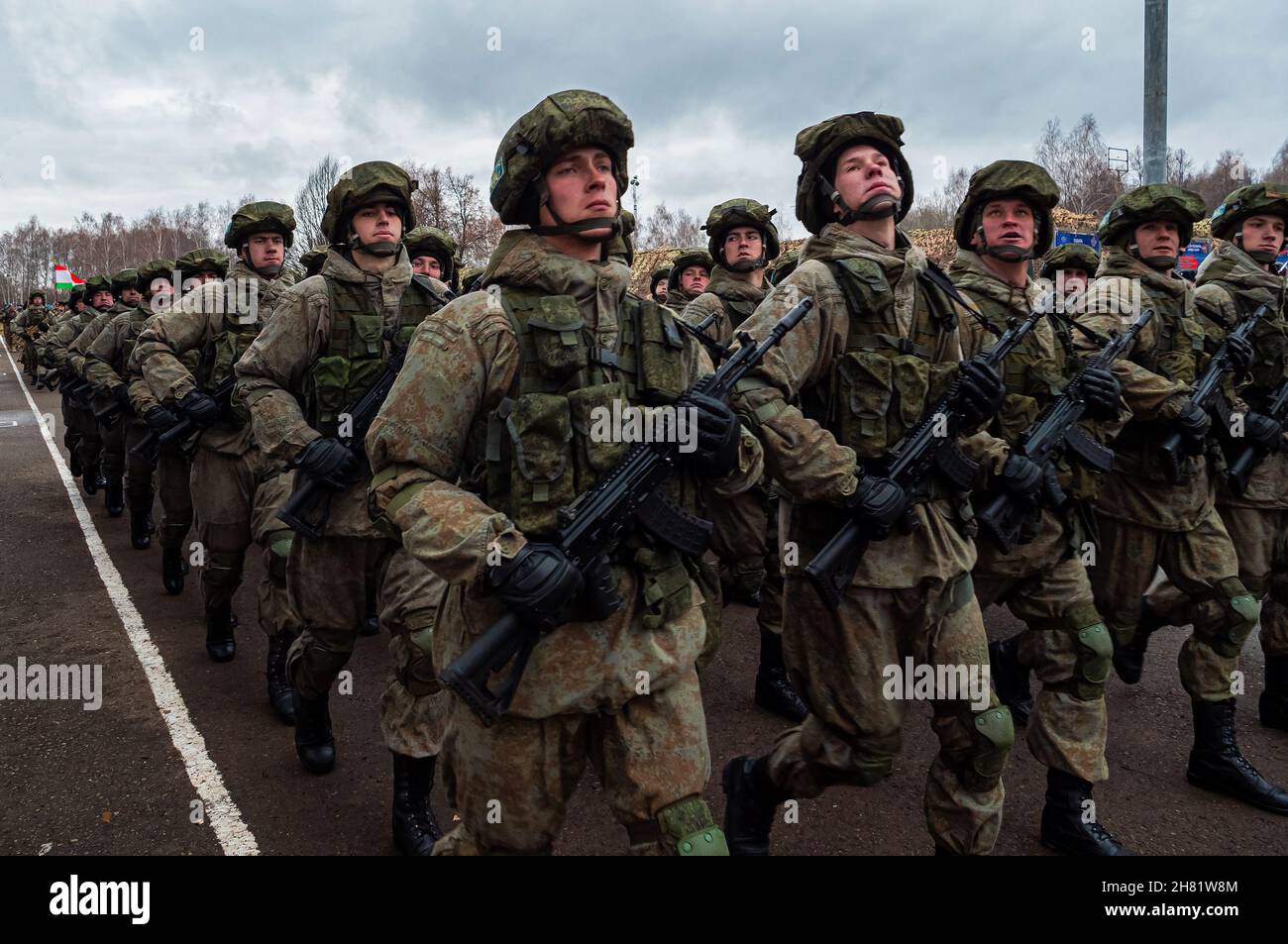 Kazan, Russia. 08 November 2021. Special forces soldiers with rifle in ...