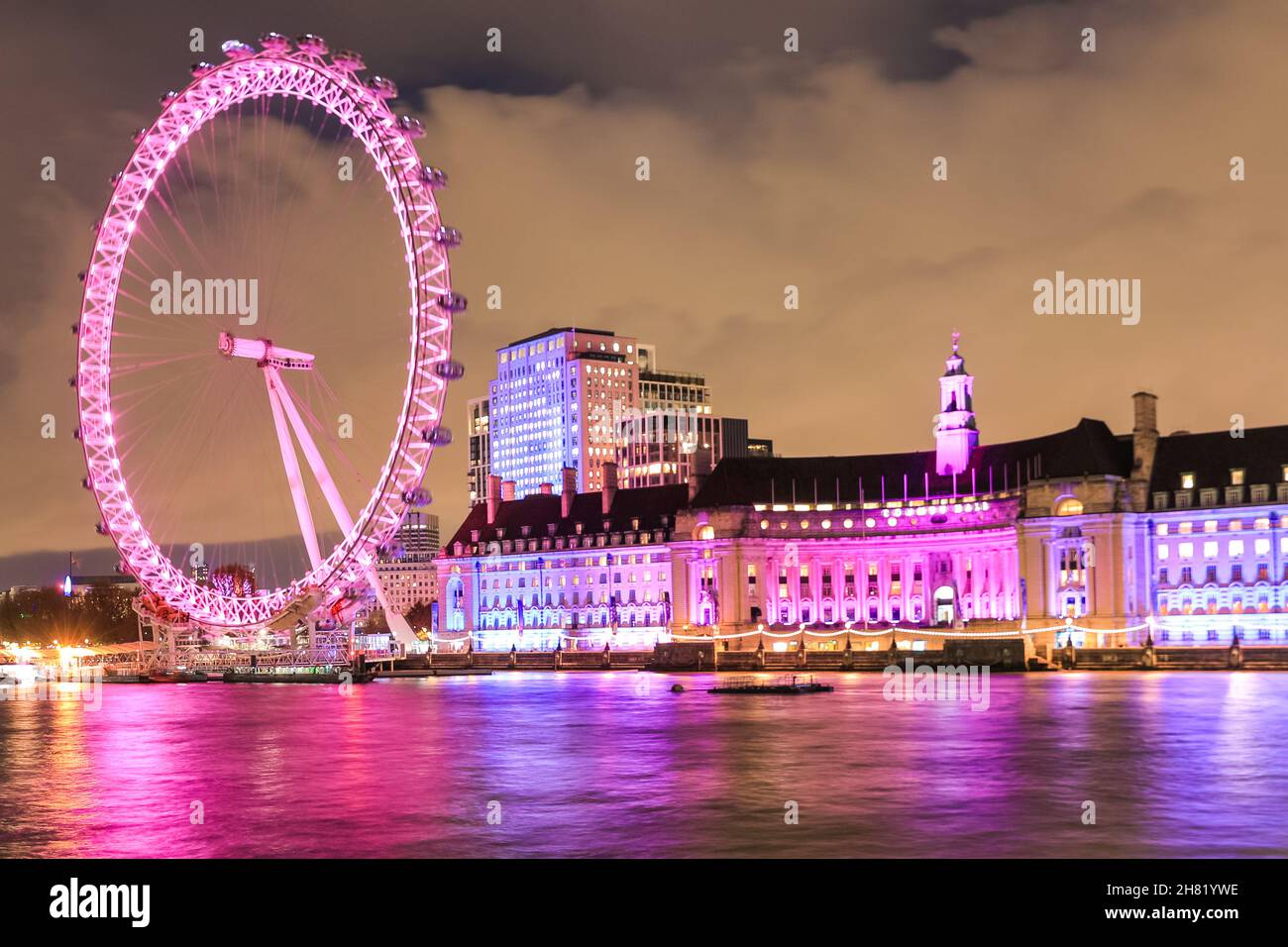Lilluminated buildings hi-res stock photography and images - Alamy