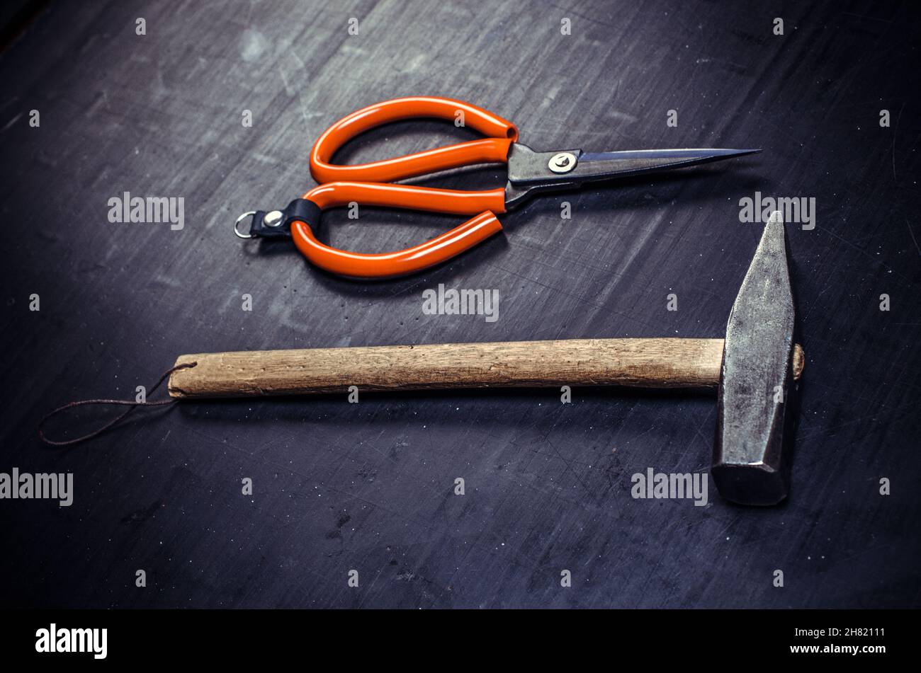 Hammer and scissors to the desktop Stock Photo - Alamy