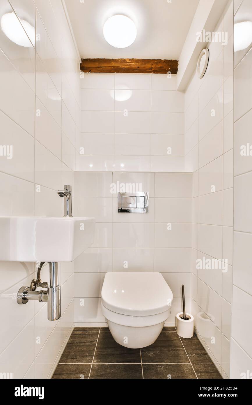 Modern stylish restroom in luxury cozy house Stock Photo - Alamy