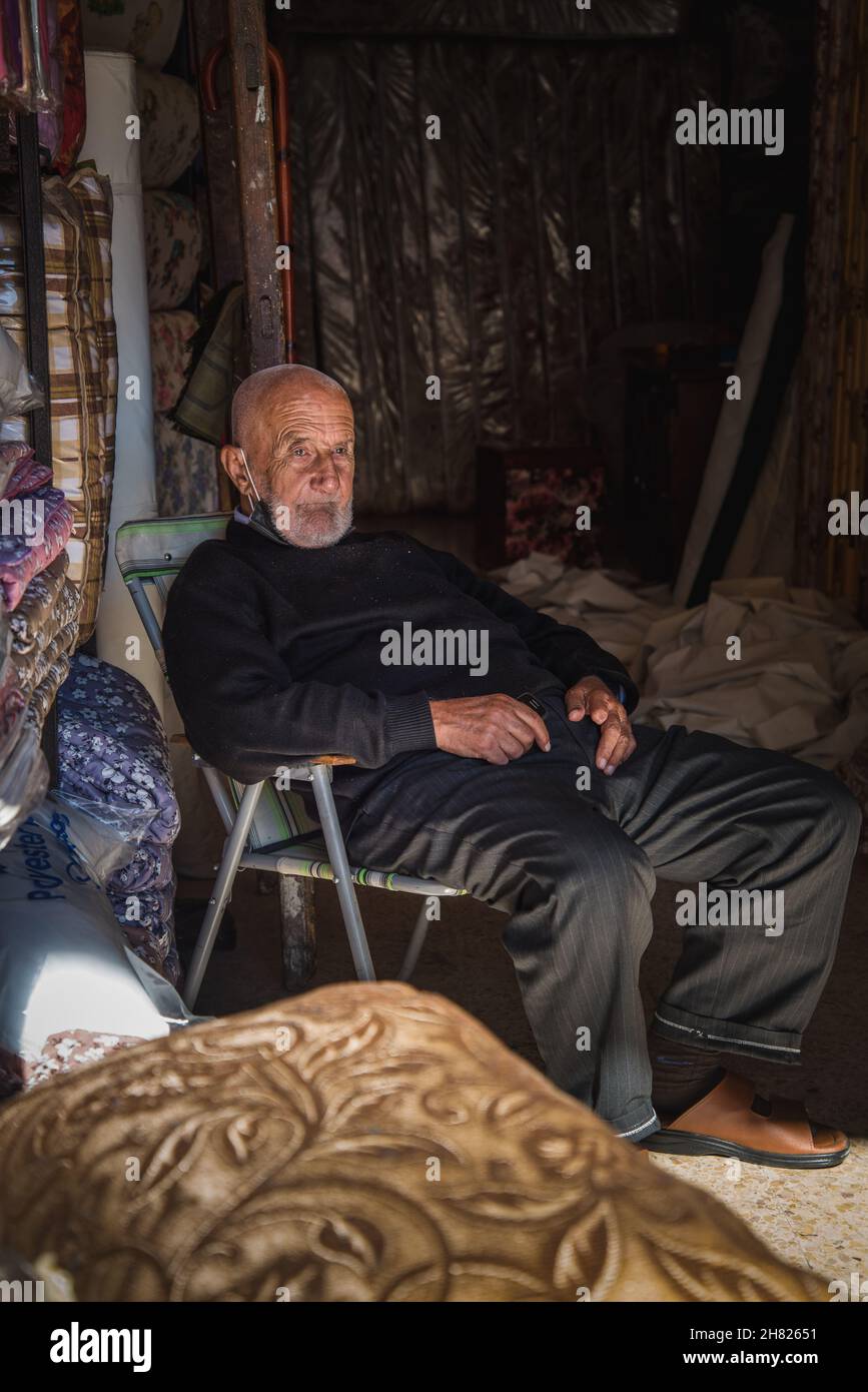 Vintage fabrics for tailoring hi-res stock photography and images - Alamy