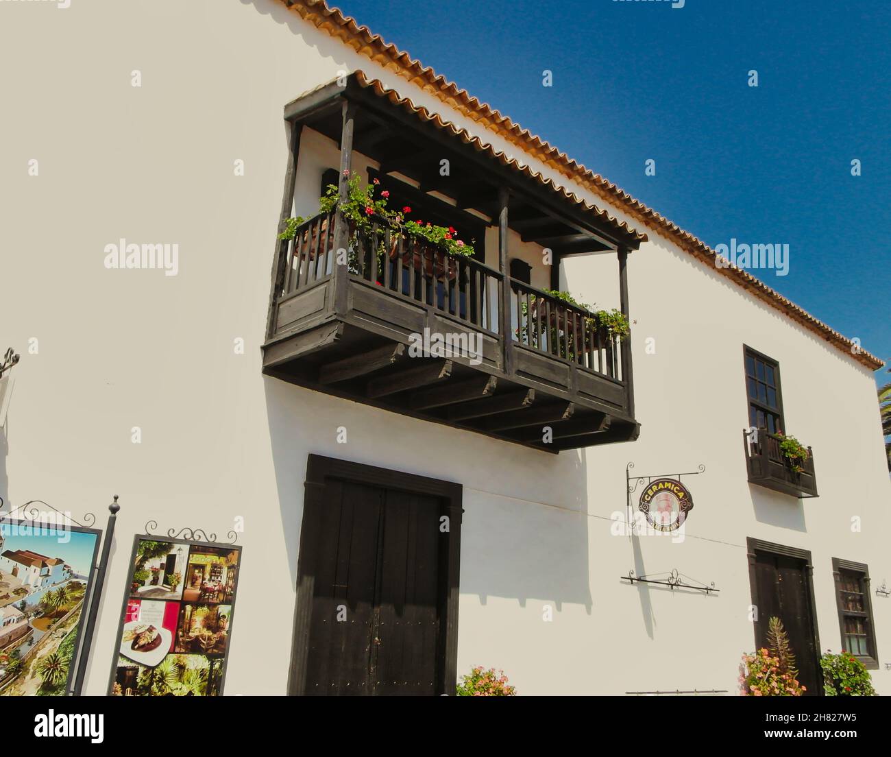 Spanish balcony hi-res stock photography and images - Alamy