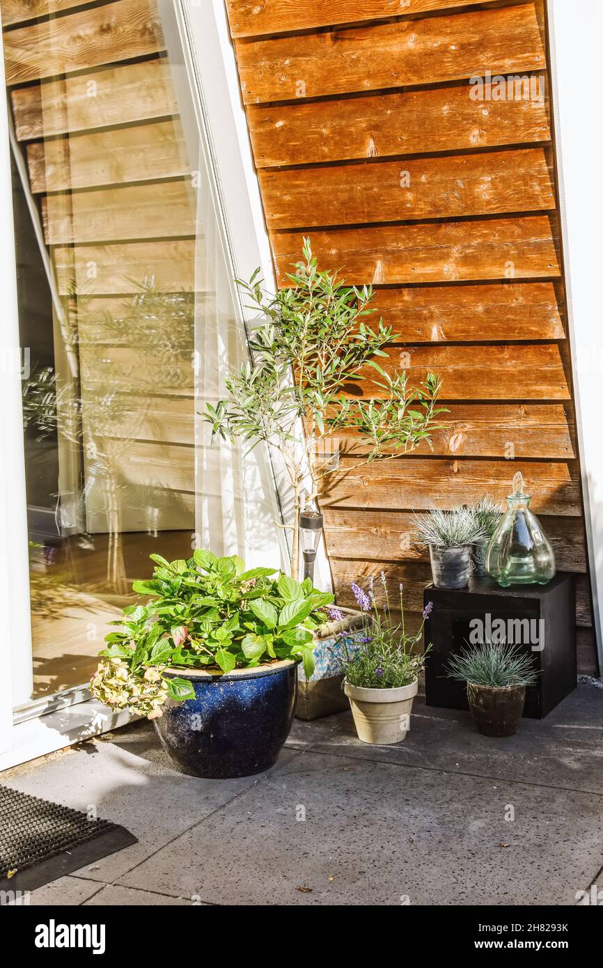 Pots in courtyard hi-res stock photography and images - Alamy