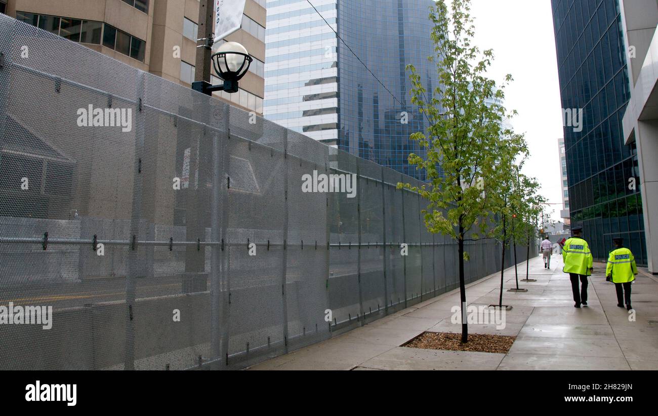 Crowd control barrier hi-res stock photography and images - Alamy