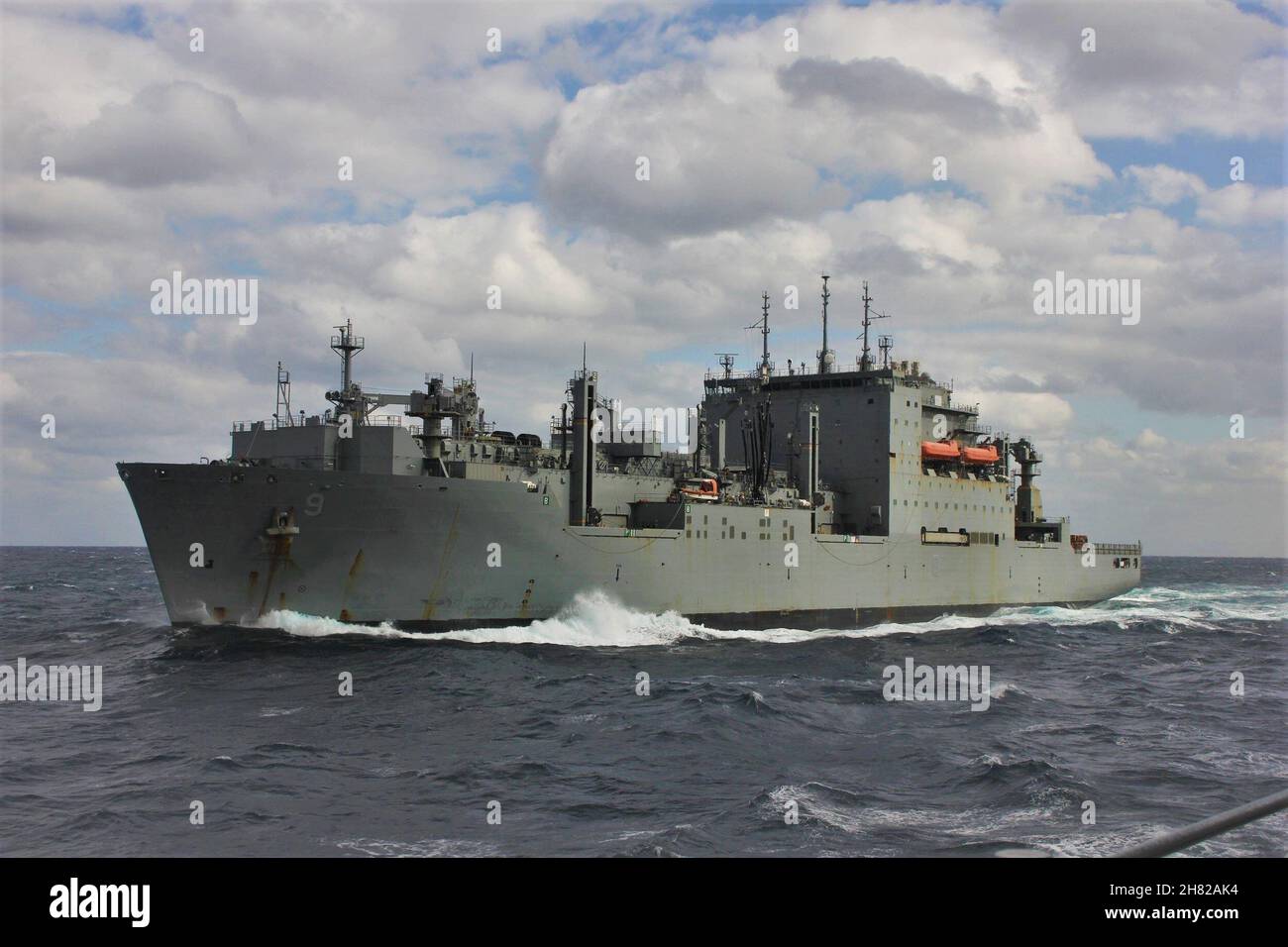 211123-N-UK628-1007 PHILIPPINE SEA (Nov. 23, 2021) Dry Cargo and ...